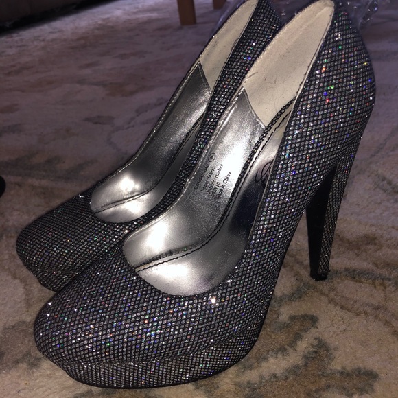 Dereon | Shoes | Dereon Sparkled Heel Size 8 | Poshmark